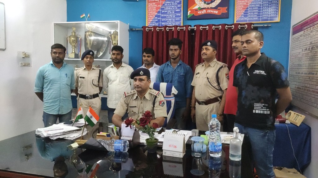 Jamshedpur Crime: Three arrested with 67 e-tickets from Tatanagar ...