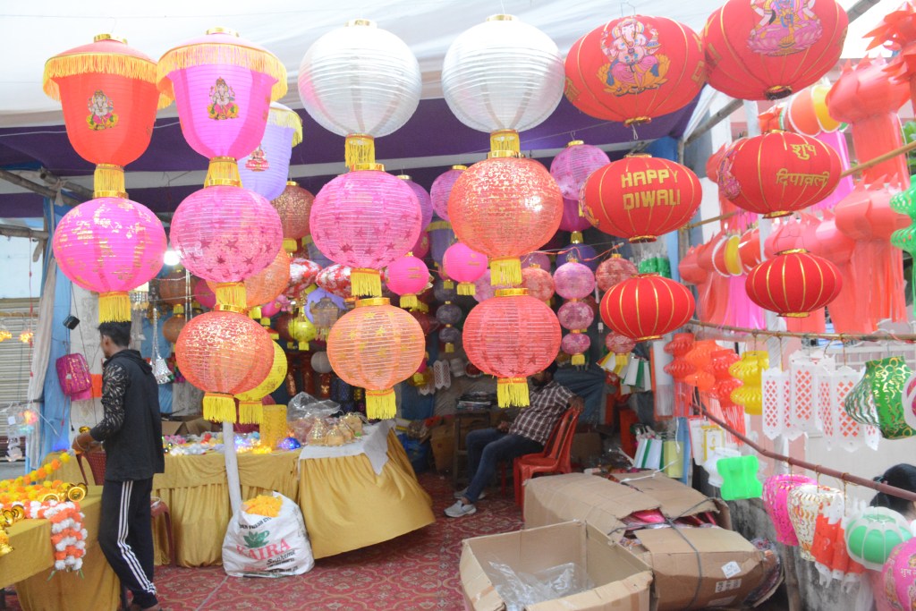 Diwali frenzy lights up shops and streets in Jamshedpur | The Avenue Mail
