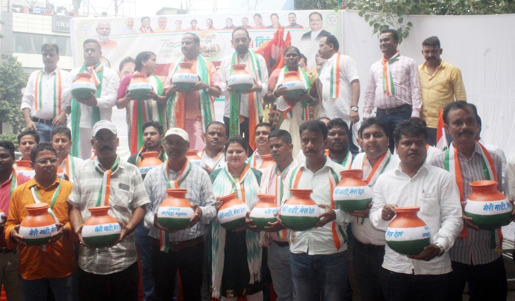 Raghubar appeals to show gratitude to martyrs | The Avenue Mail