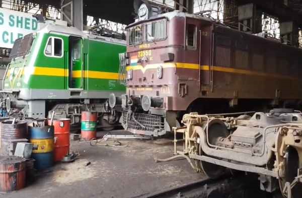 Chief Loco Engineer inspects Electric Loco Shed at Tatanagar | The ...