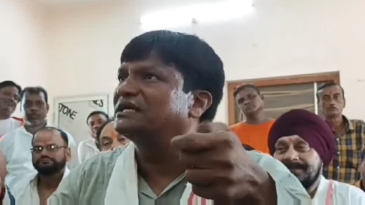 Congress District President sends legal notice to Baghmara MLA Dhullu ...