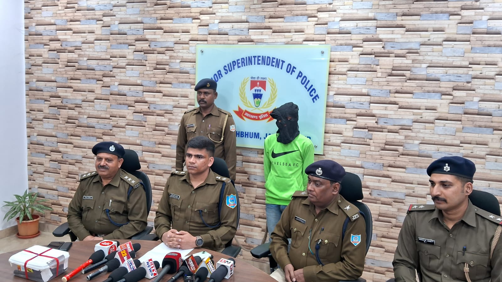 Jamshedpur Firing: Accused arrested, country-made pistol seized | The ...