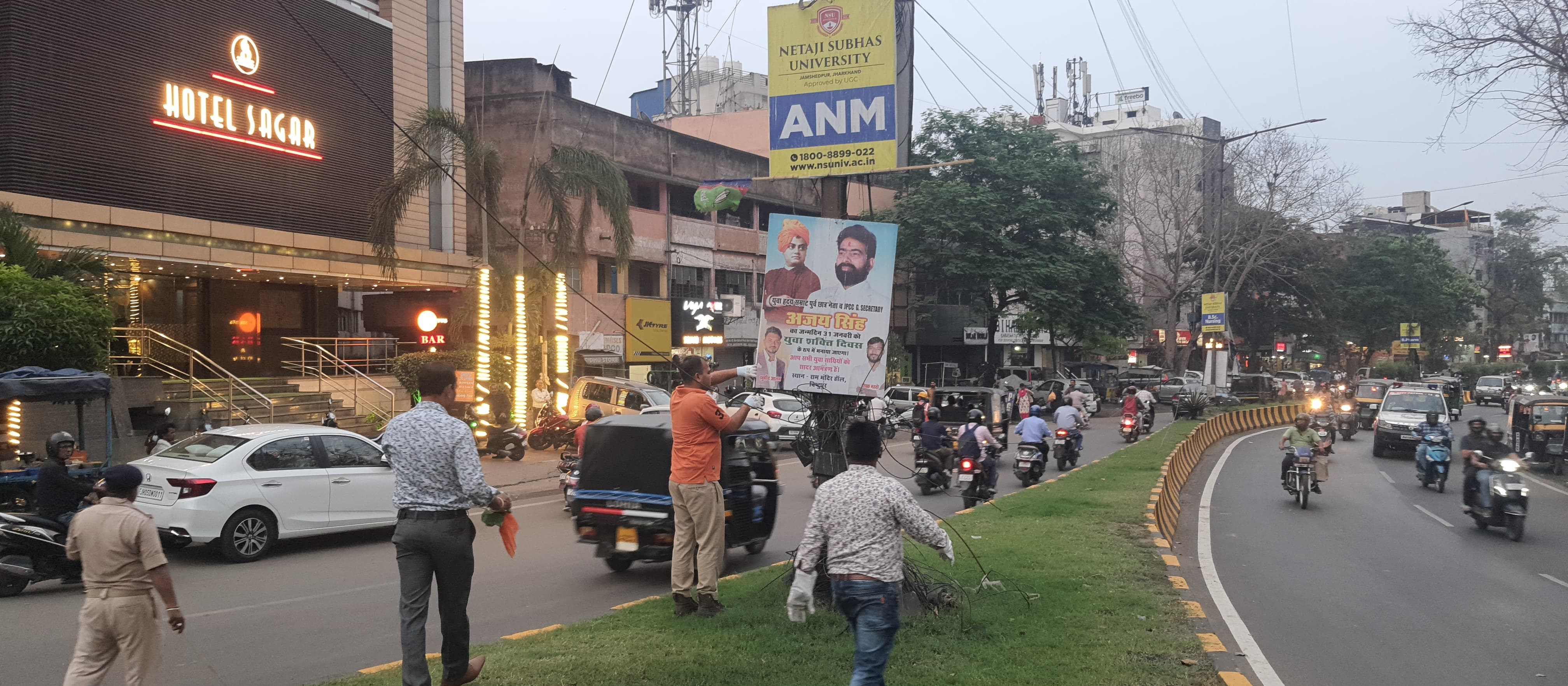 JNAC removes flags, banners of political parties in Jamshedpur as MCC ...