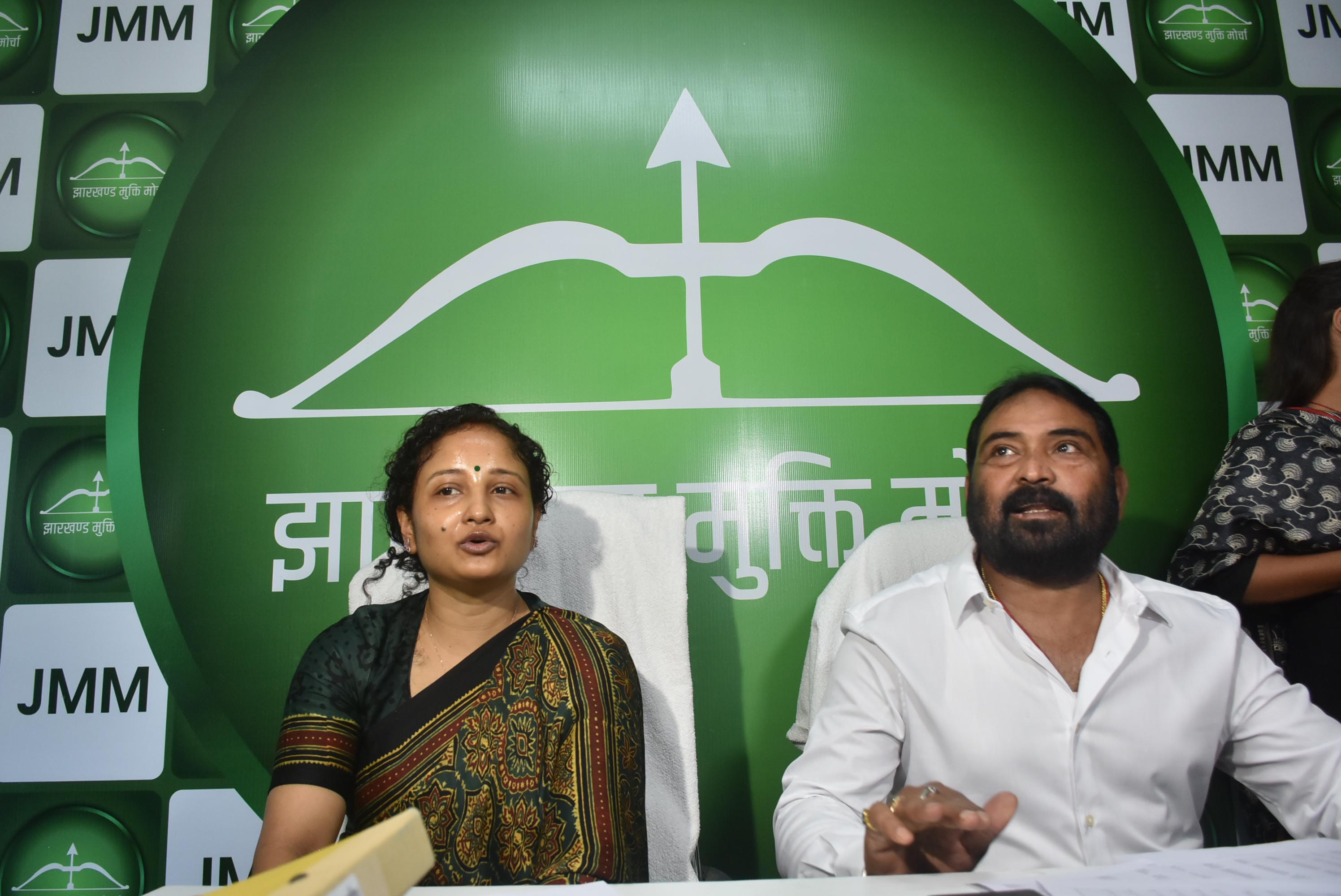 Kalpana Soren makes debut at JMM Office, leads discussions on Maha ...