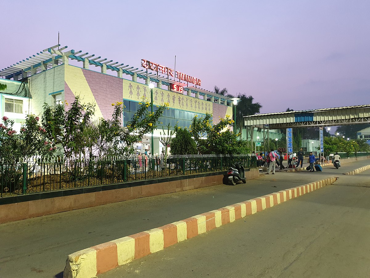 Tatanagar Station redevelopment: Work to clear parking lot commences ...