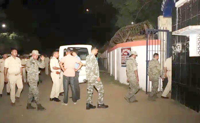 Jamshedpur: SDO, City SP conduct late night raid at Ghaghidih Central ...