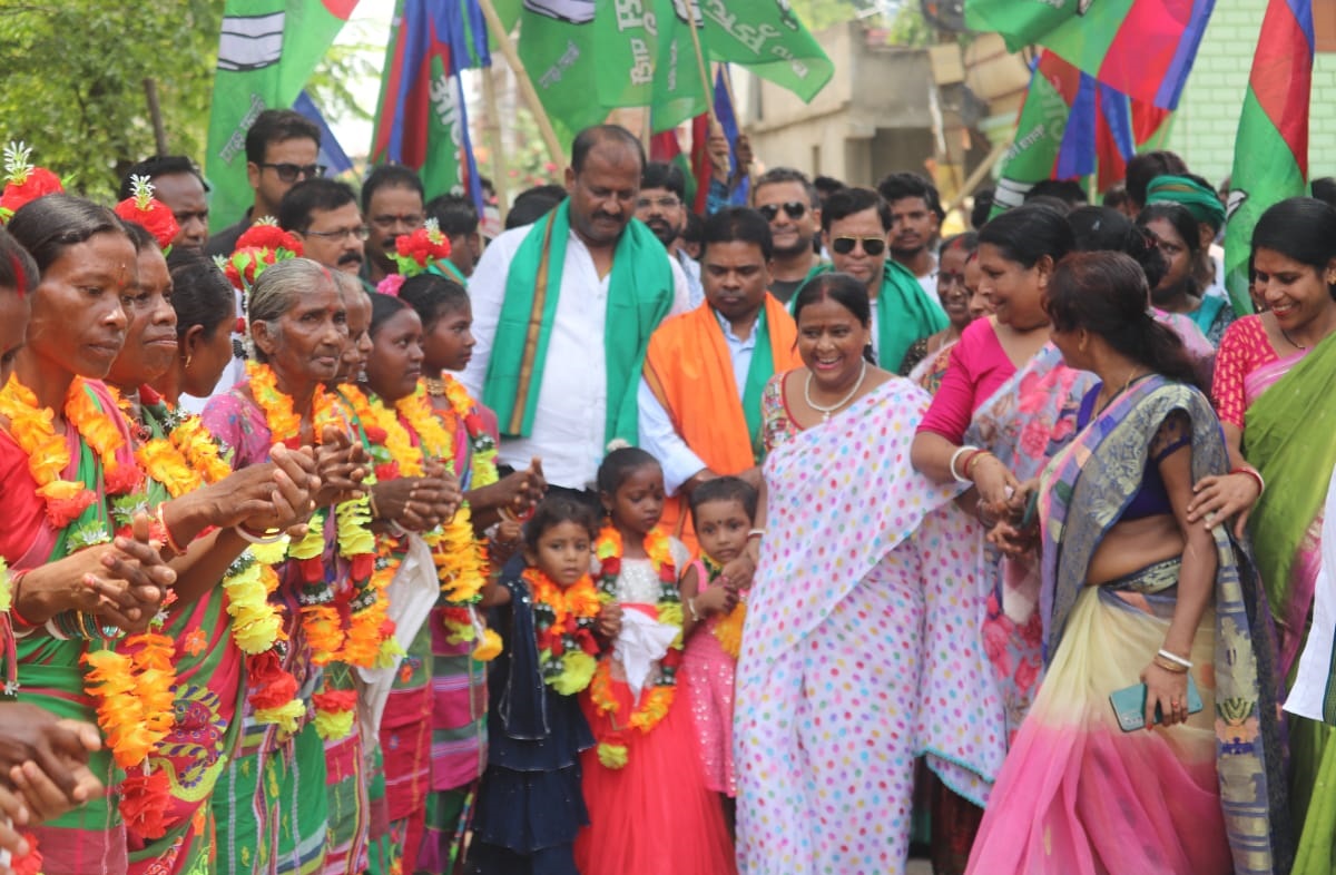 Jamshedpur: Former Minister Ramchandra Sahis leads Hul Divas ...