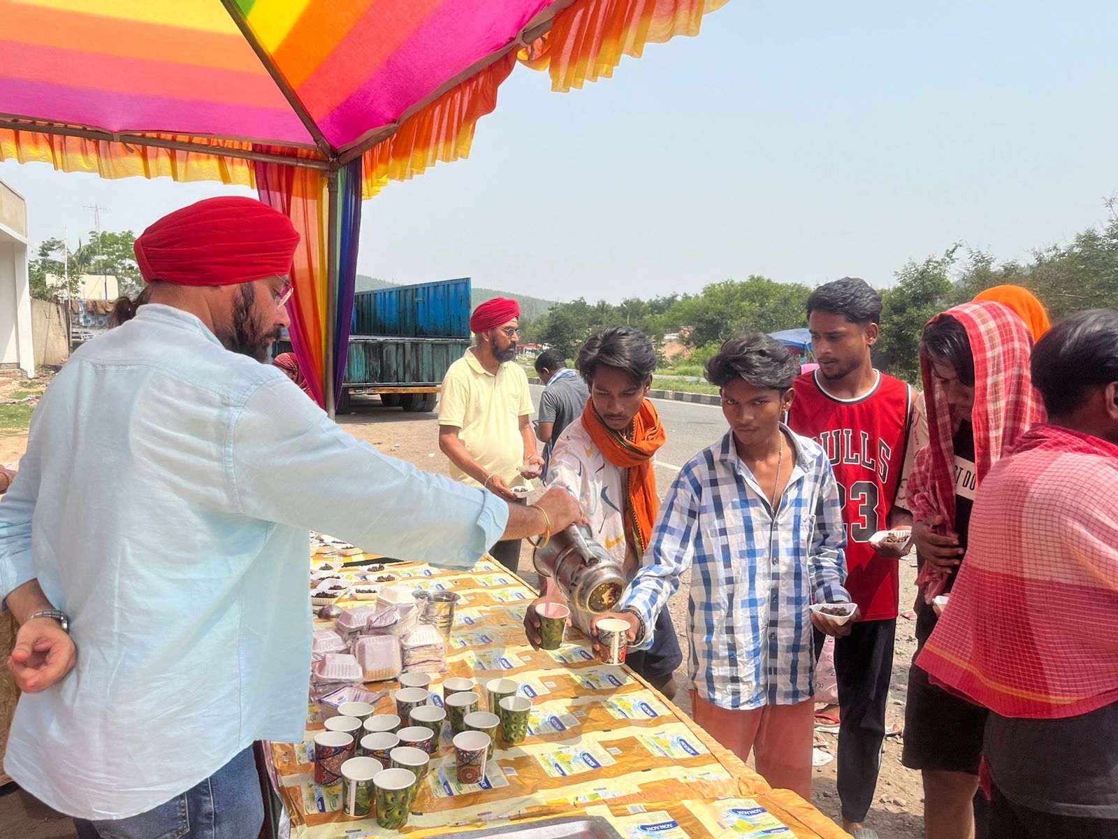 Sikhs pay tribute to fifth Guru Arjan Dev Ji, set up Chabeel in ...