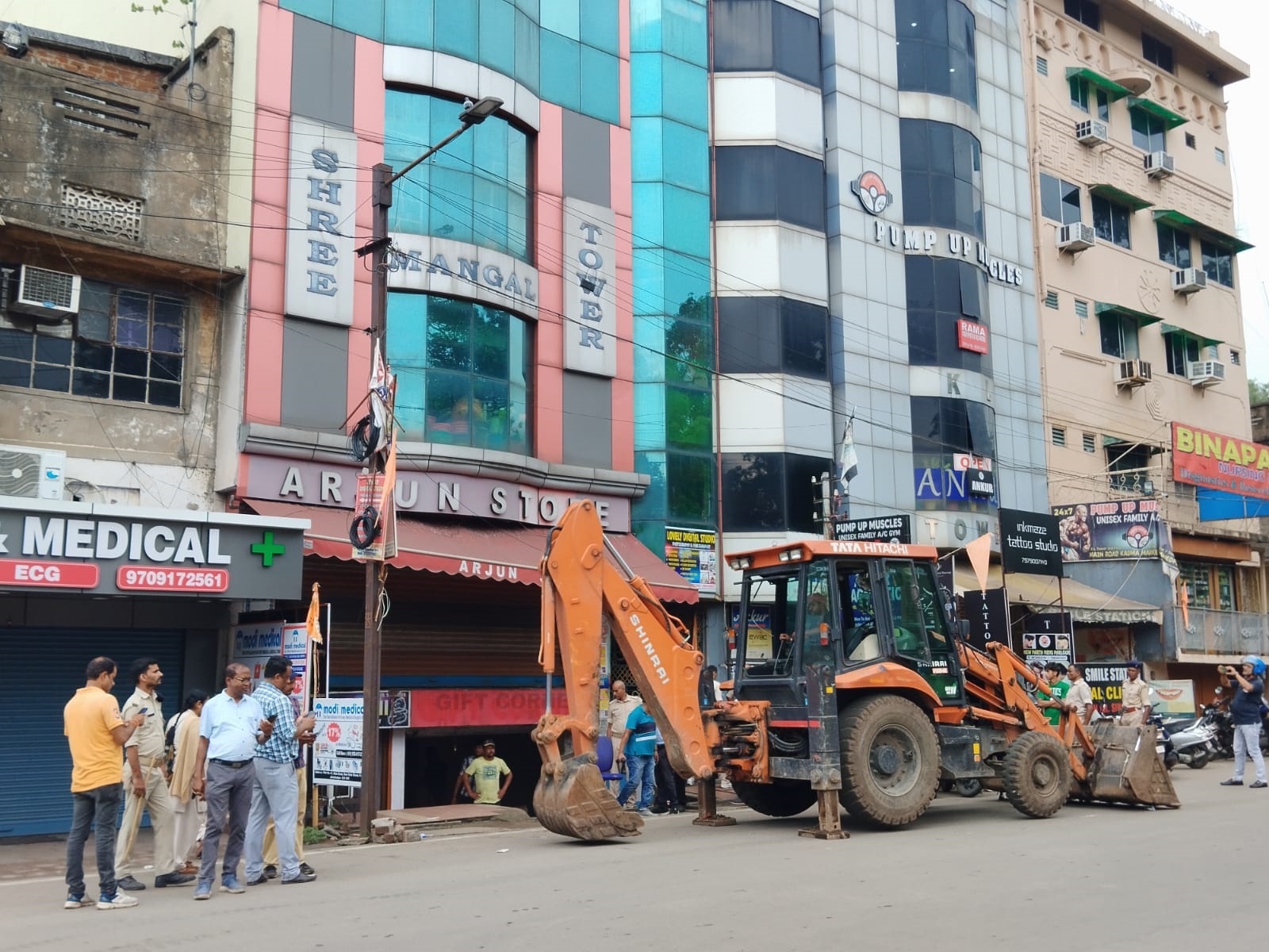 Jamshedpur anti-encroachment drive: Basement of Mangal Tower in Kadma ...