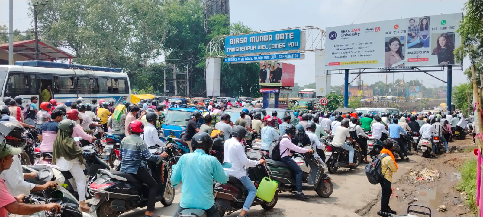 Jamshedpur's Mango Bridge Traffic Chaos: A day of gridlock and ...