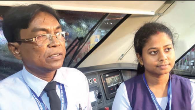 Jamshedpur’s Ritika Tirkey the first tribal Asst Loco pilot to operate Vande Bharat Express ...