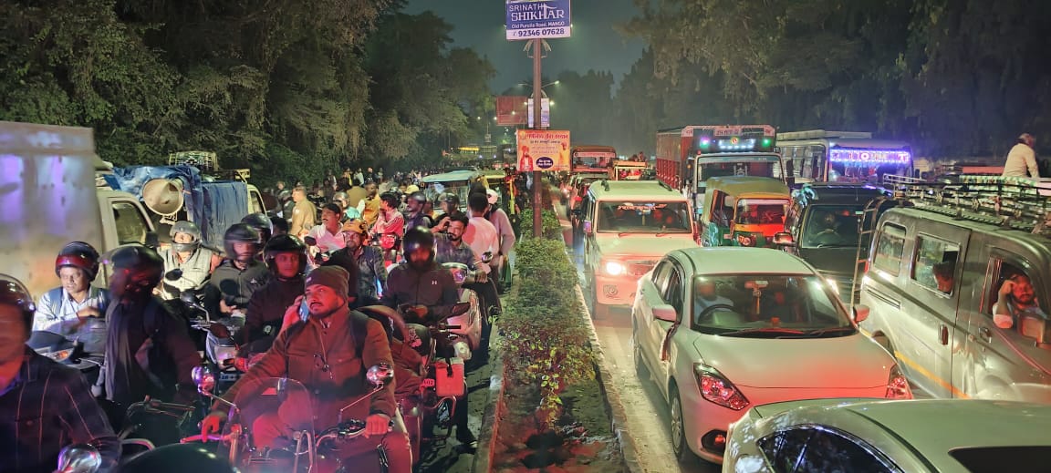 Jamshedpur: Persistent traffic jams on Mango Bridge leave commuters ...