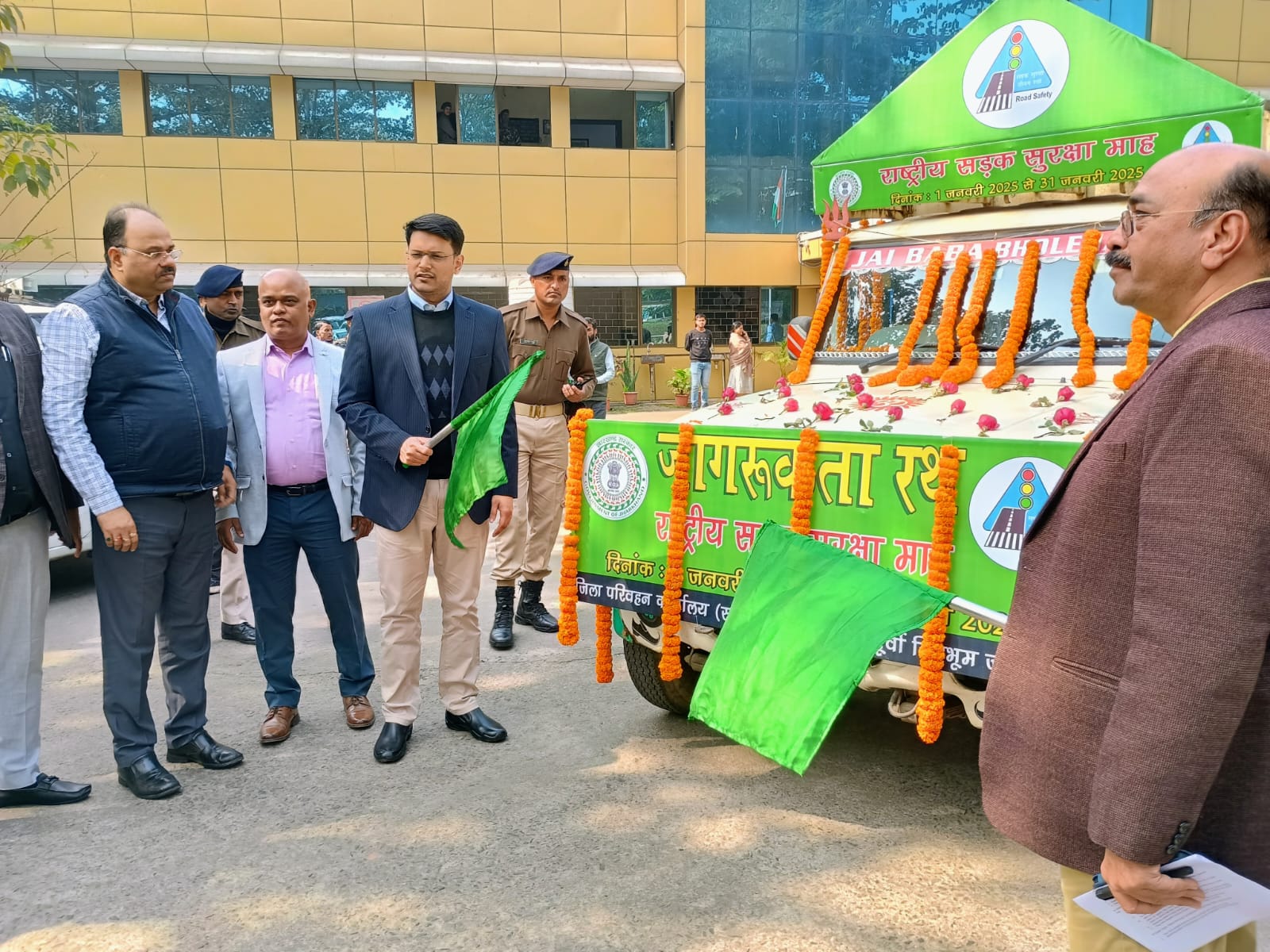 Jamshedpur DC flags off road safety awareness vehicle | The Avenue Mail
