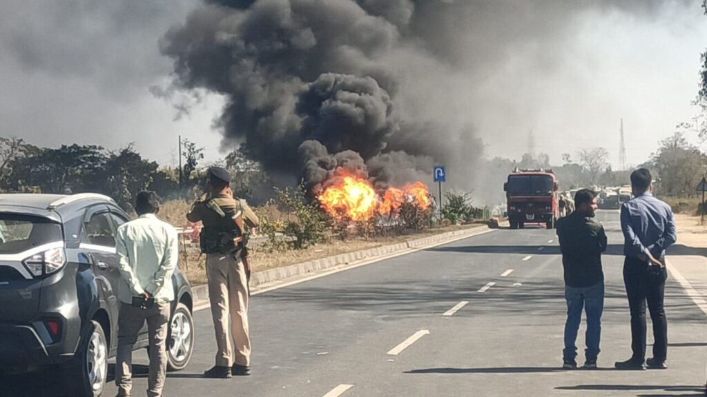 Diesel tanker overturns, catches fire on Ranchi-Tata NH-33; traffic ...
