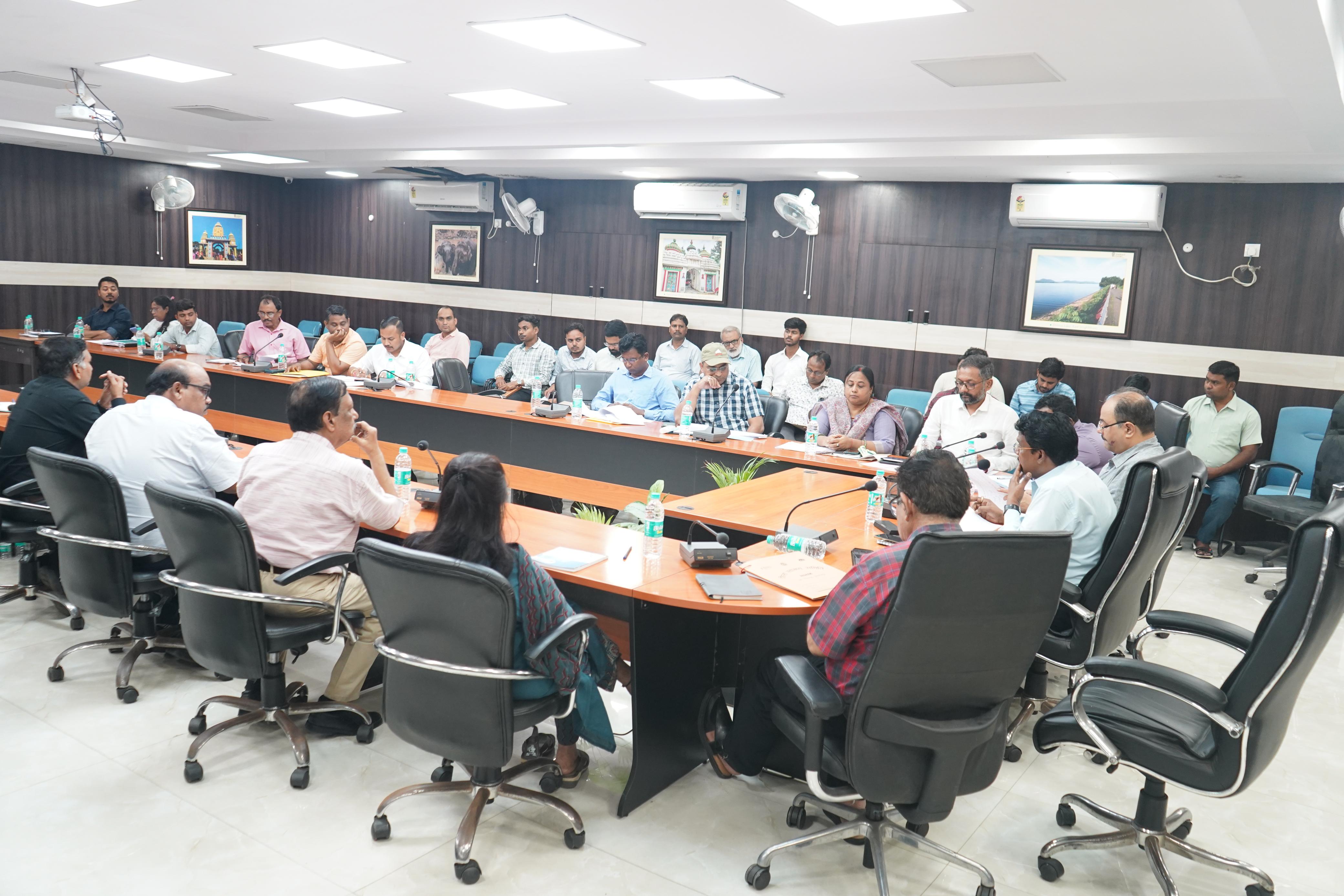 Jamshedpur DDC directs strict action against delays in development ...
