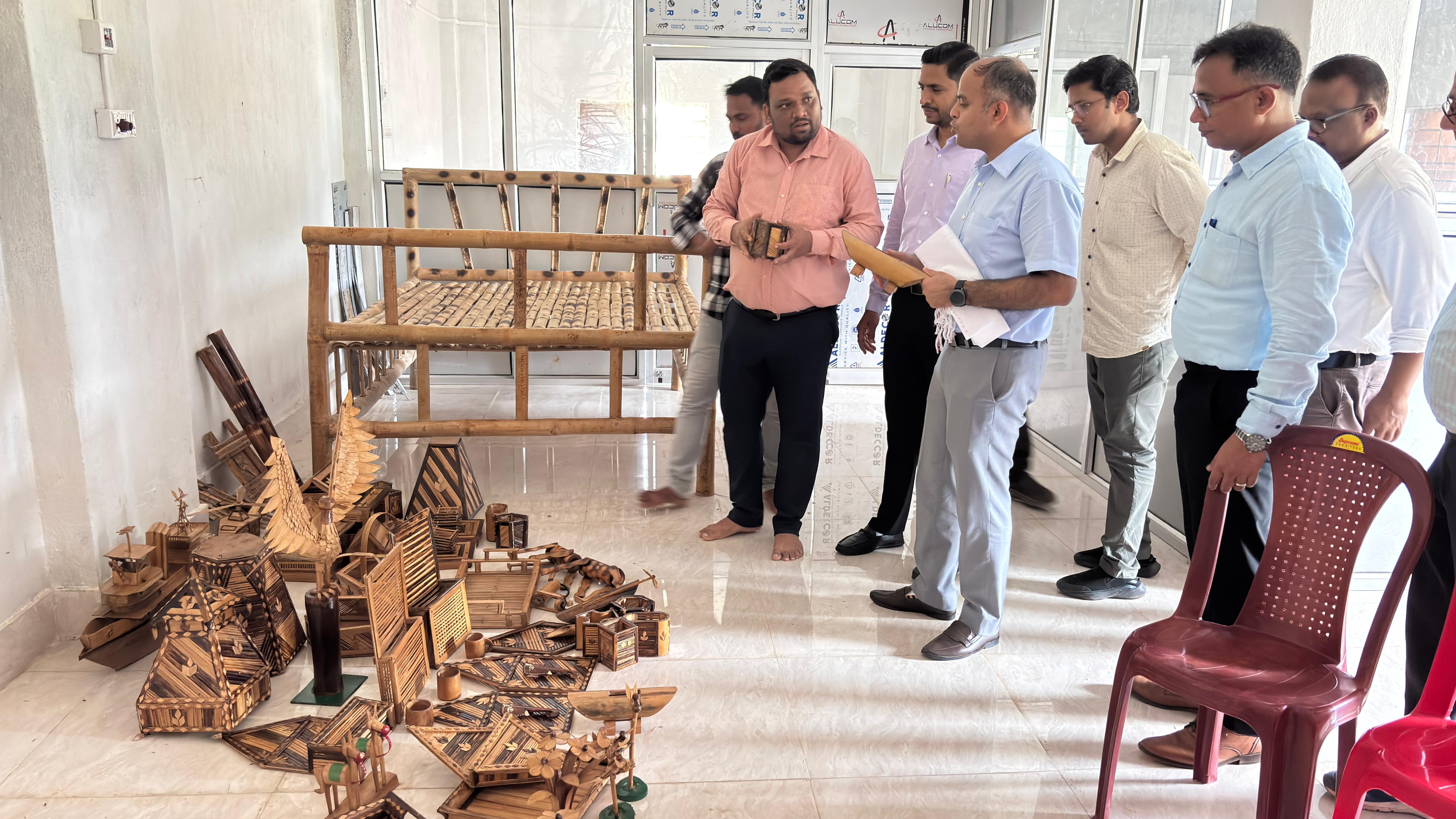 Bamboo craft gets a boost in Baharagora: DC calls for co-operative model | The Avenue Mail