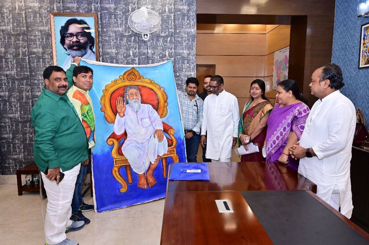 Jamshedpur Artist Arjun Das honors Late Dishom Guru Shibu Soren with ...
