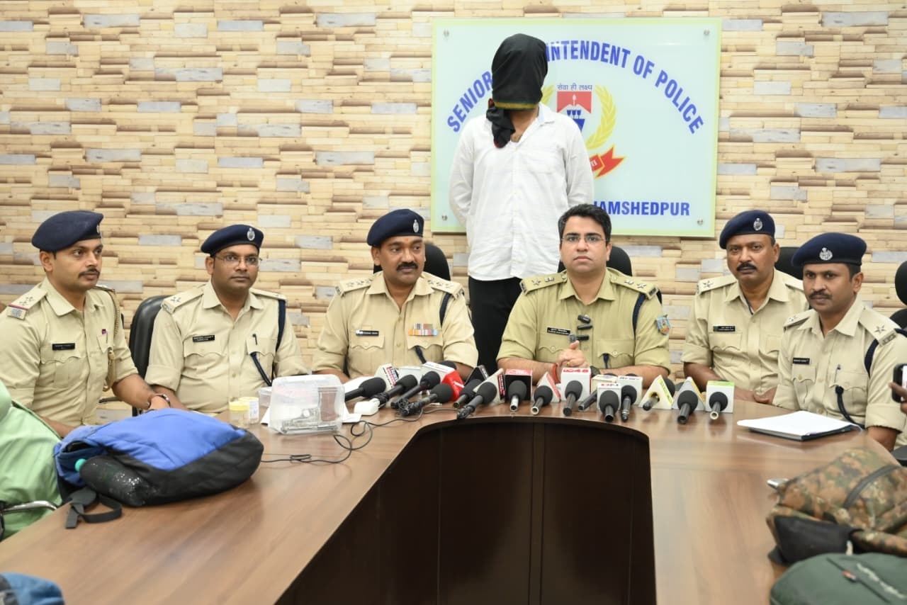 Jamshedpur Police bust Rs 2 crore extortion plot ; gangsters linked to ...
