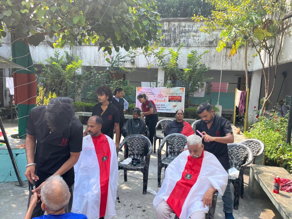 Festive joy at Sakchi Baradwari Old Age Home | The Avenue Mail