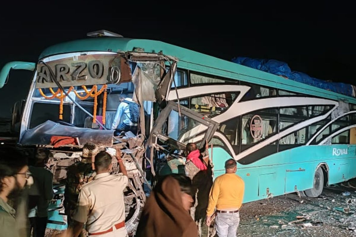 Major accident averted on NH-33 near Jamshedpur | The Avenue Mail