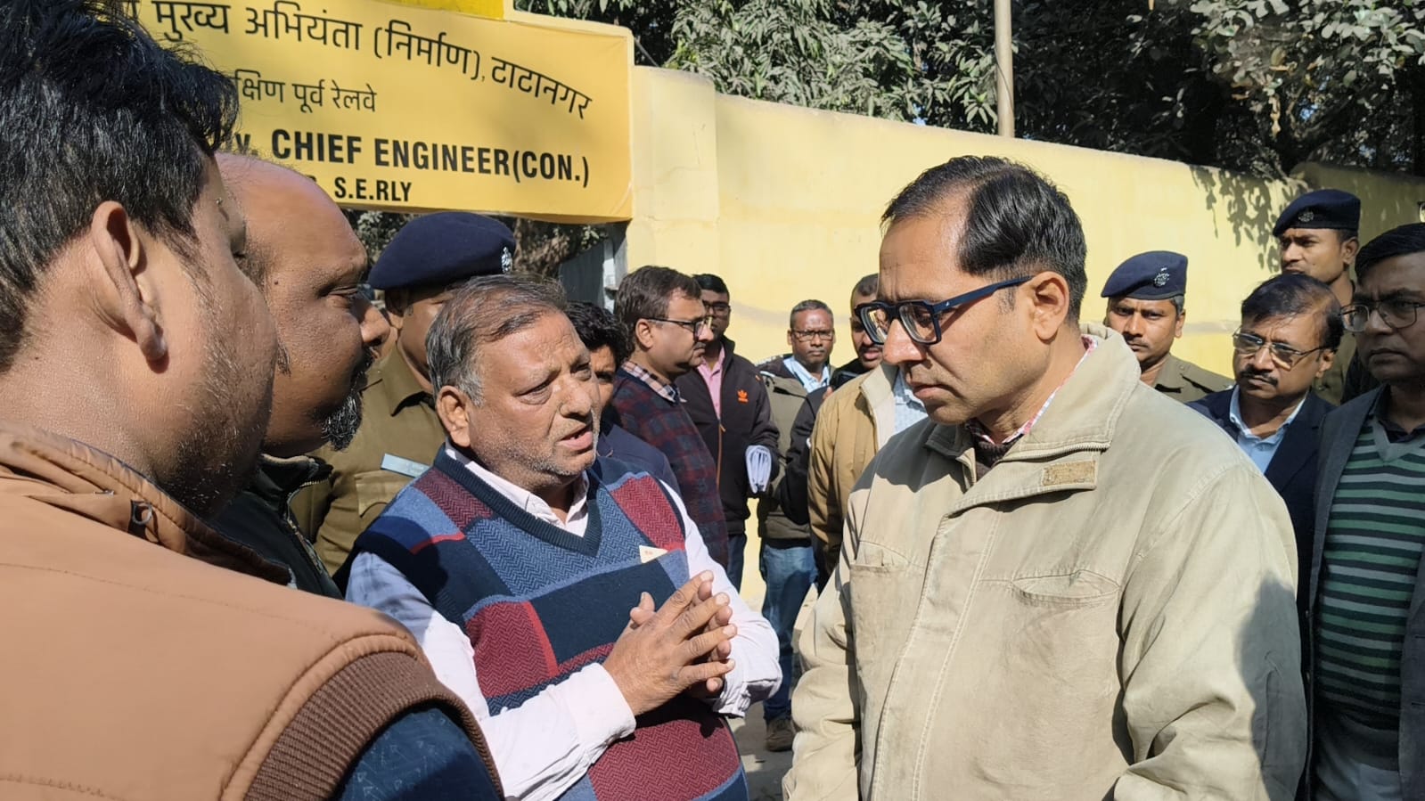 DRM Conducts Surprise Inspection of Tatanagar Station, Slams Officials Over Poor Maintenance ...