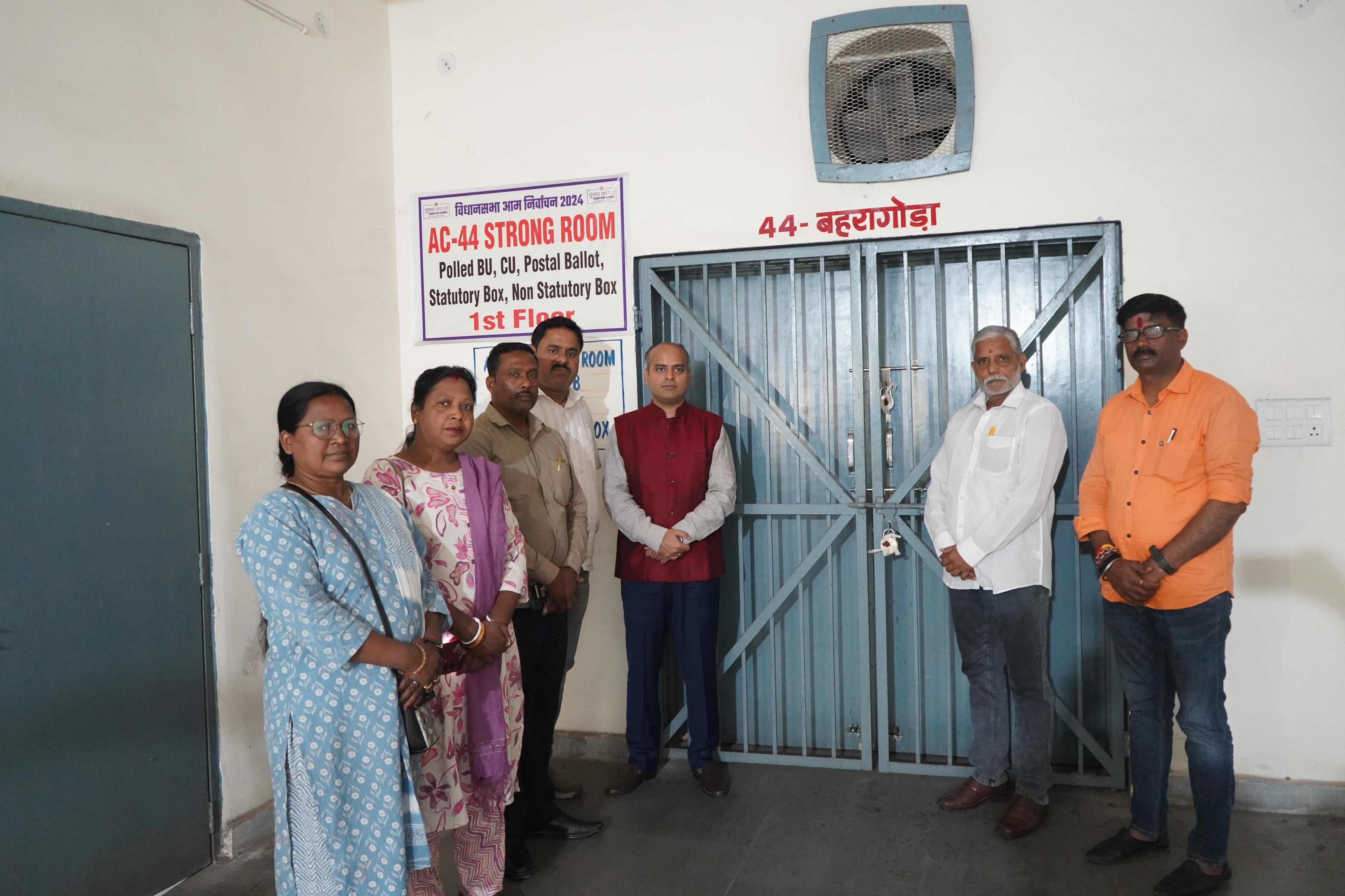 District Election Officer Inspects EVM Warehouse, Security | The Avenue ...