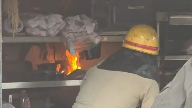 Fire Breaks Out at Junction Express Restaurant in Jamshedpur, Swift ...