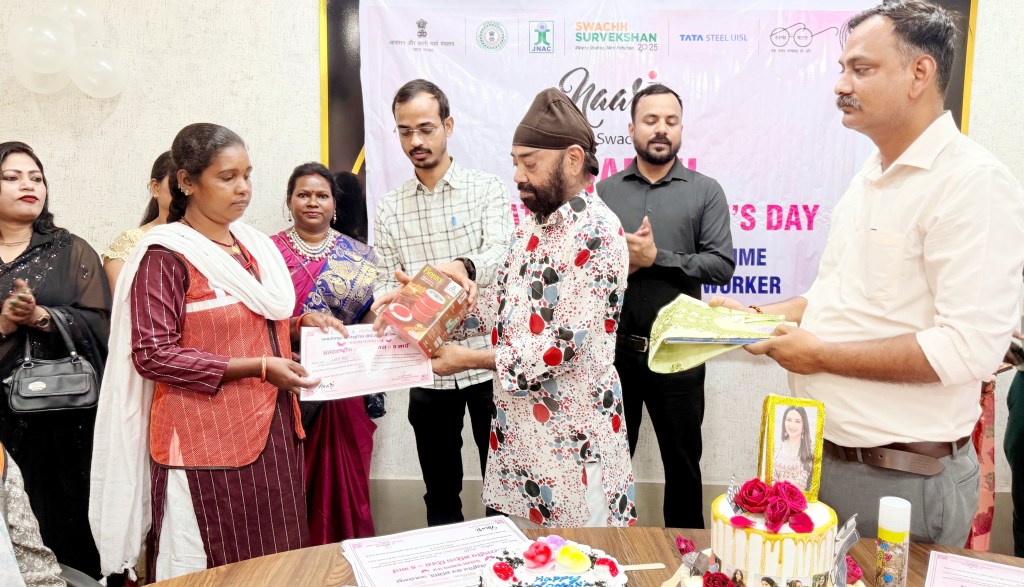 Jamshedpur Notified Area Committee honors sanitation workers on ...